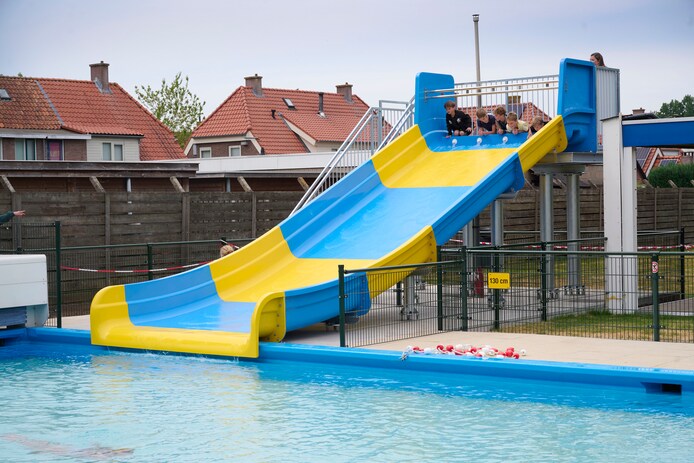 Glijbaanmoeders staan aan de wieg van nieuwe trekpleister zwembad in ...