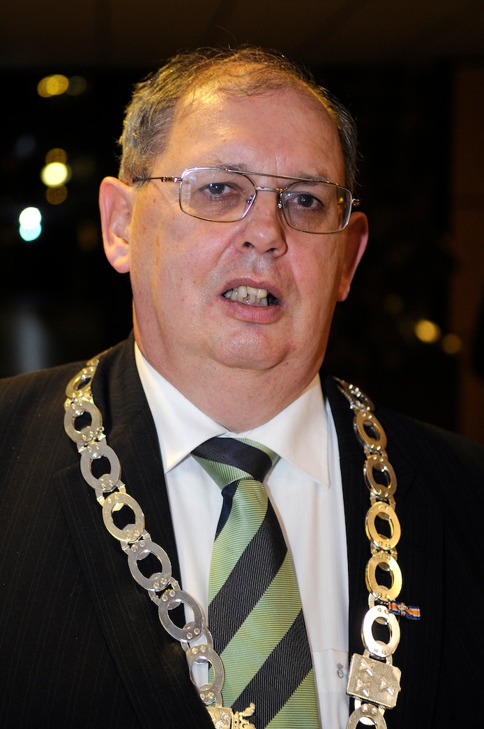 Oud-burgemeester Wim Denie van Moerdijk overleden: ambtstermijn ...