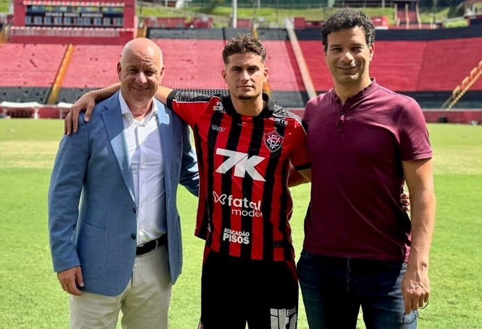 Hoe deze Brabantse profvoetballer dankzij een tip van een PSV-legende ...