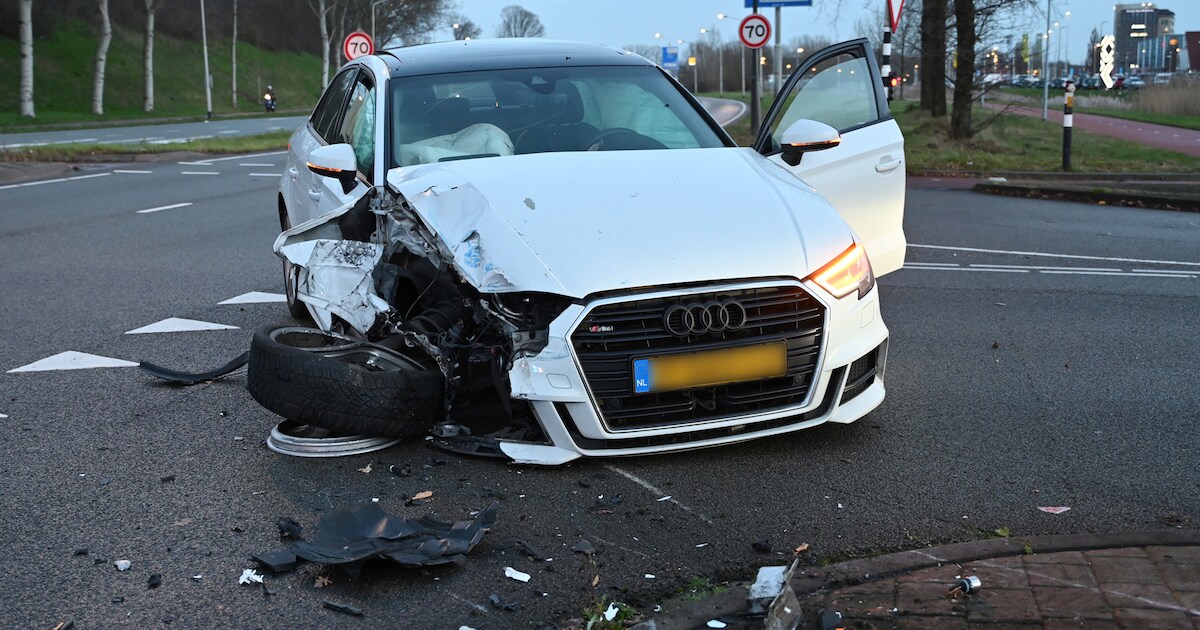 Auto zwaar beschadigd na eenzijdig ongeval in Breda | Breda | BN DeStem.nl