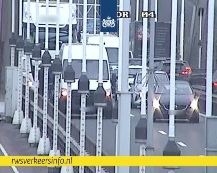 Uur vertraging op A27 richting Gorinchem door ongeval Merwedebrug, weg weer vrij | 112 nieuws ...
