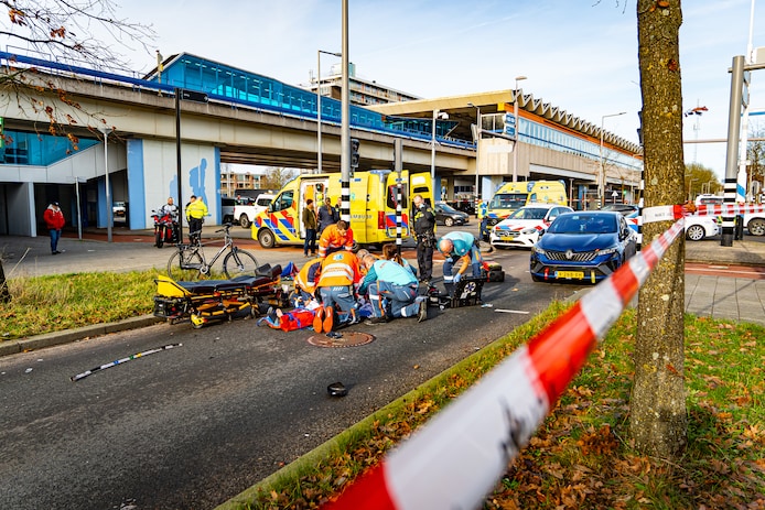 Fietser zwaargewond na ongeluk op de Slinge in Rotterdam ...