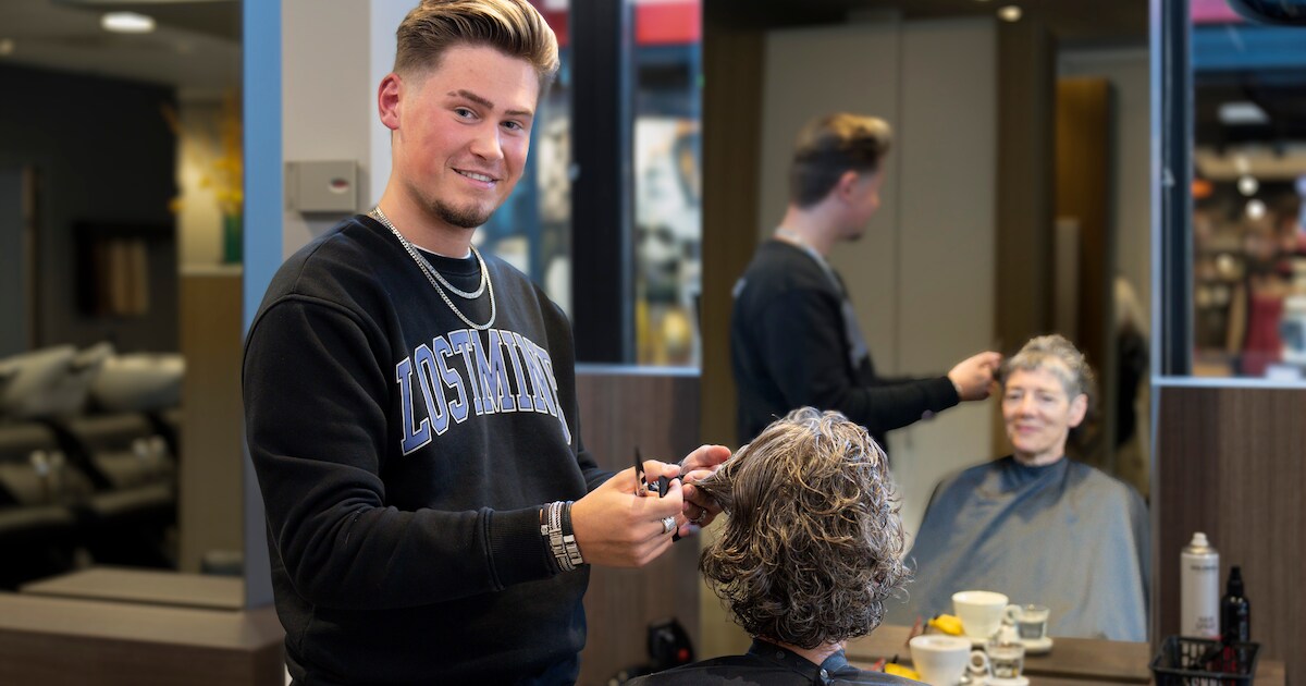 Jesse (20) knipt minister en Kamerleden voor Prinsjesdag: ‘Afwachten ...