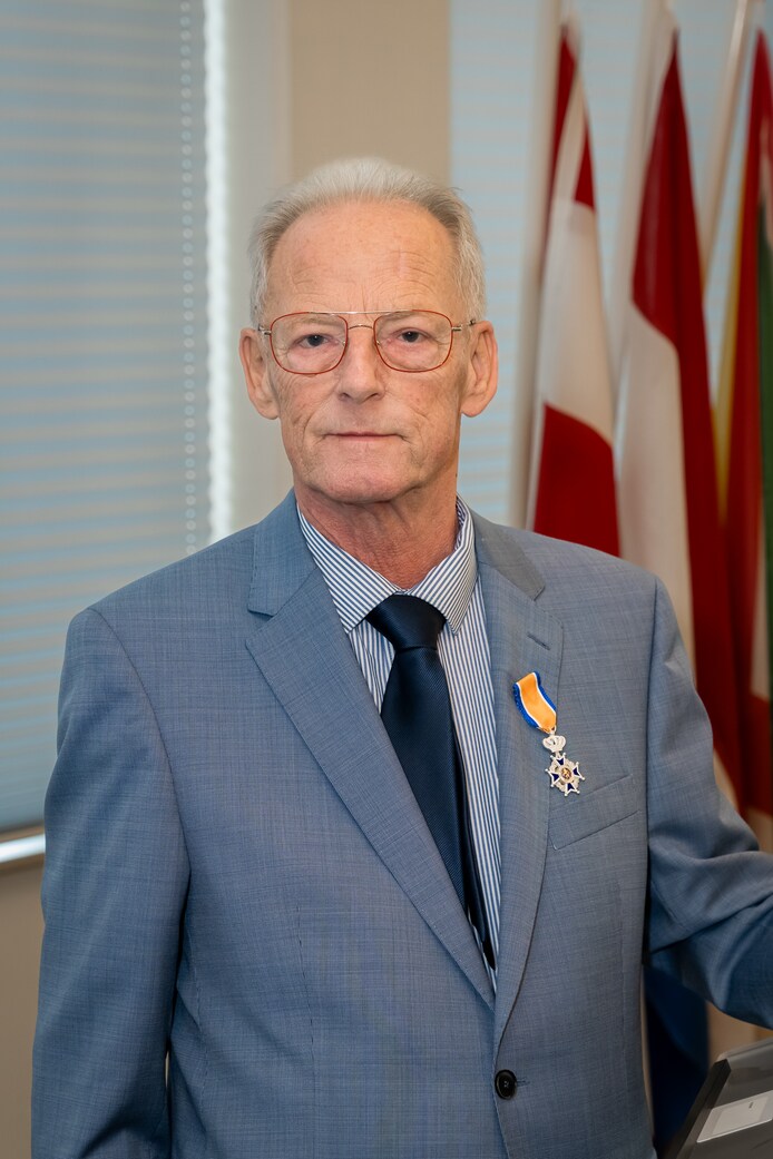 Raadslid Michel Lambers stopt vanwege gezondheid én krijgt lintje ...