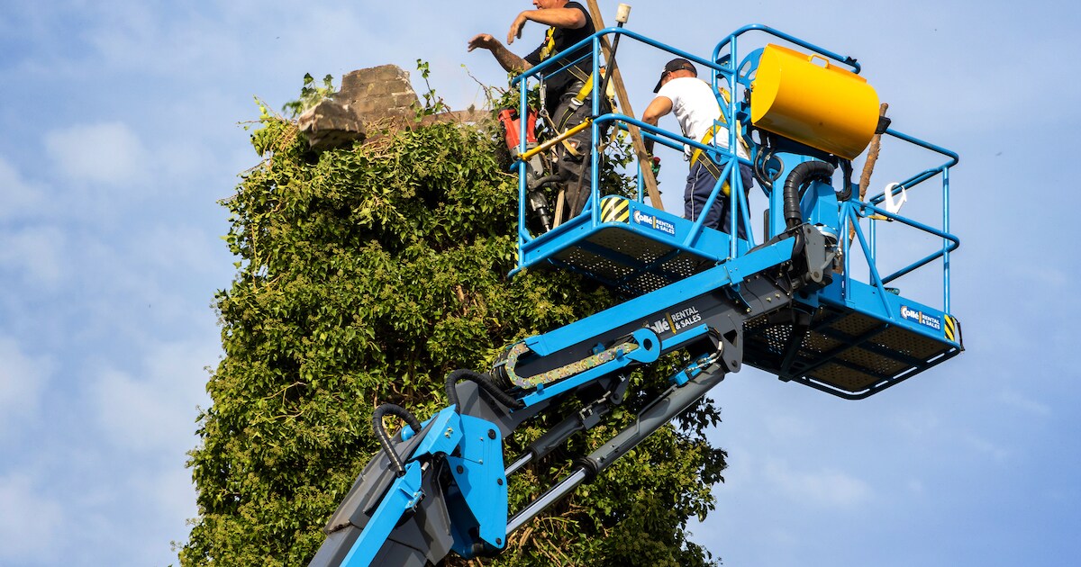Schoorsteen Huijbergen vijf meter ingekort na melding loszittende ...