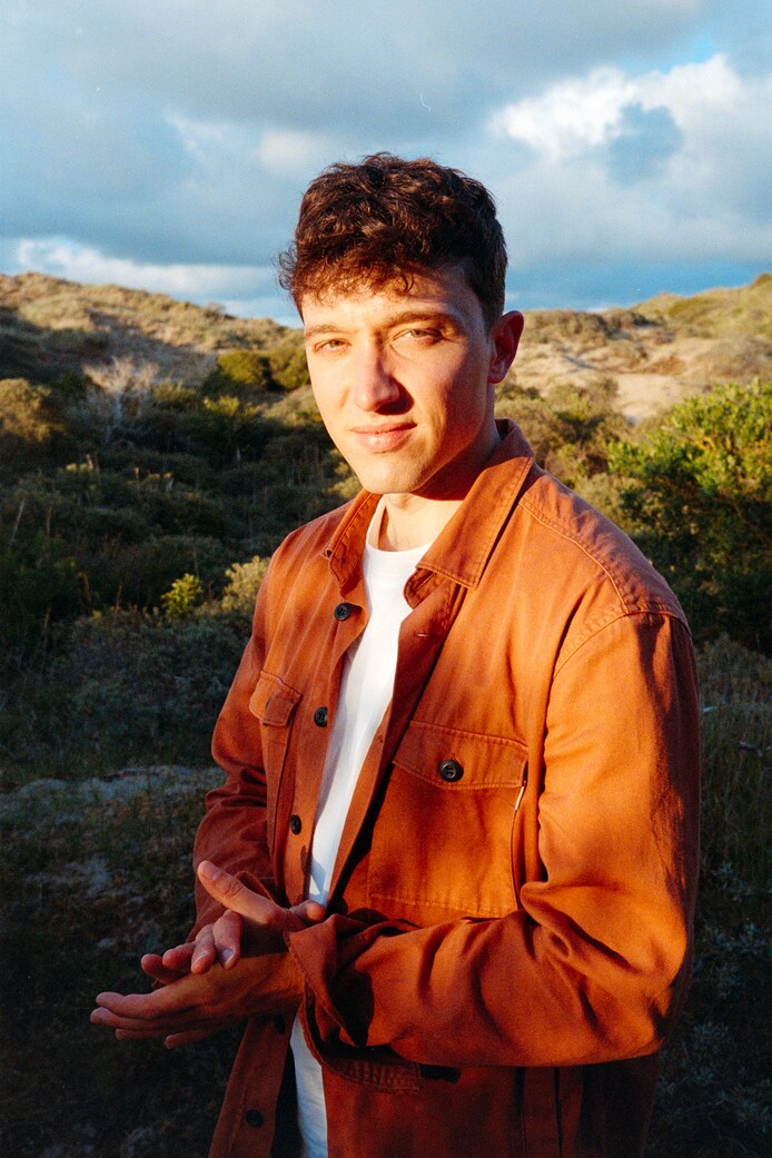 Bergse rapper Kenny (29) overwon zijn angsten en presenteert nu ...