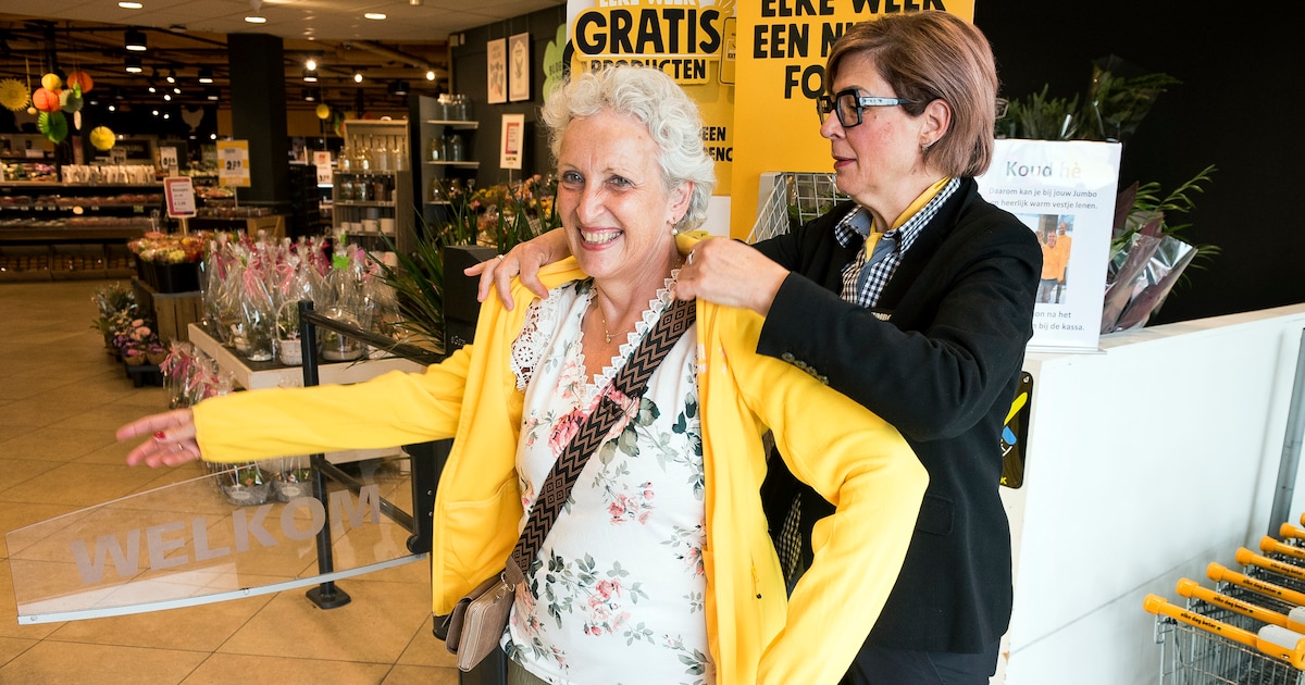 Bij deze Jumbo krijgen bibberende klanten hulp: vestjes te leen tegen ...