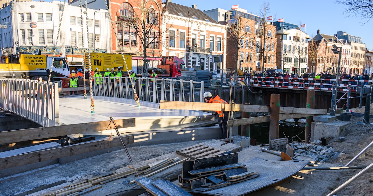 Nieuwe Tolbrug over Bredase haven onder applaus geplaatst, maar ...