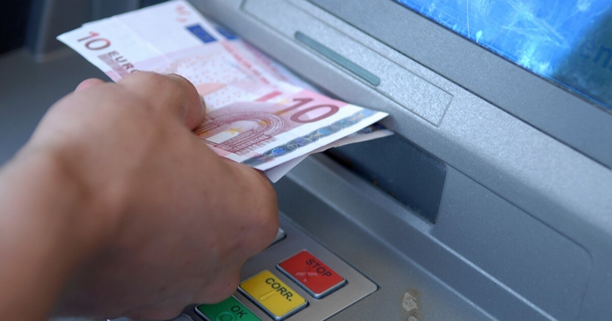 Oplichter pint duizenden euro’s met pinpas van 94-jarige Eindhovenaar ...