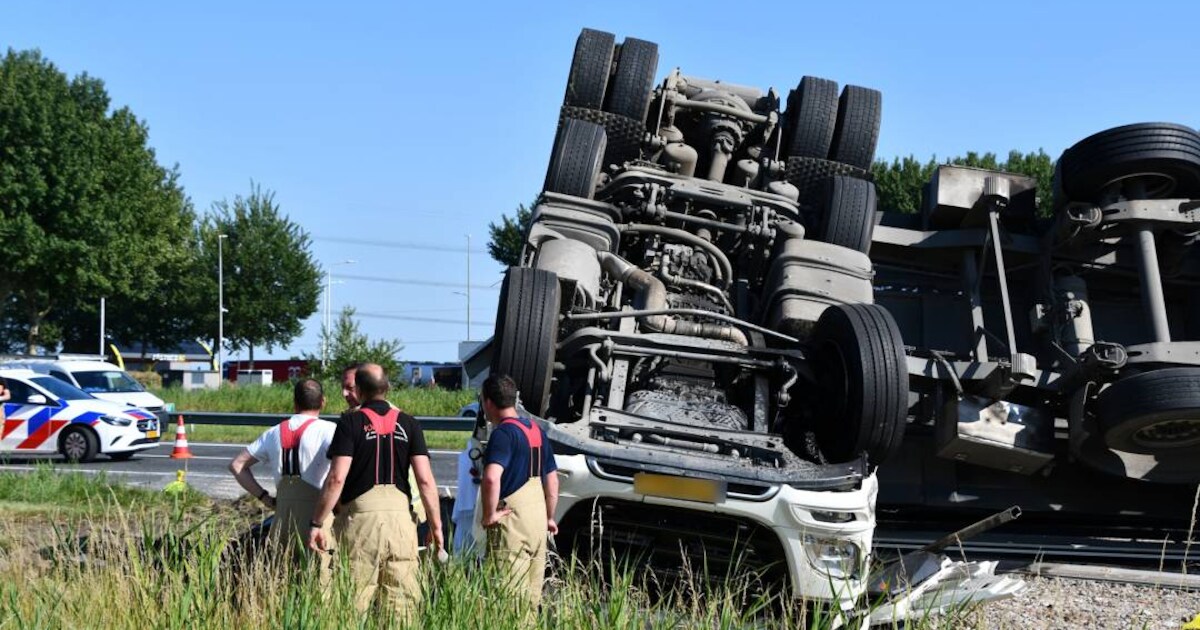 Middelburgse vrachtwagenchauffeur (57) komt om het leven bij ernstig ongeval op A58 bij Goes ...