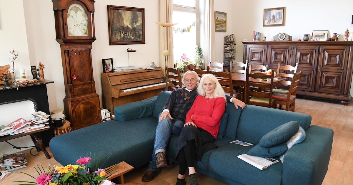 Deuren van door Rob en Conny bewoonde statige pastorie in Rijen staan ...