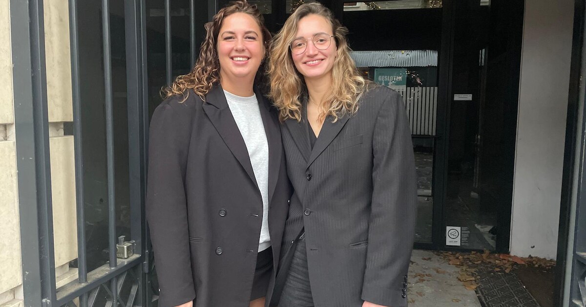 Een onvoorspelbaar jaar in de liefde voor vriendinnen Nikki en Nikki ...