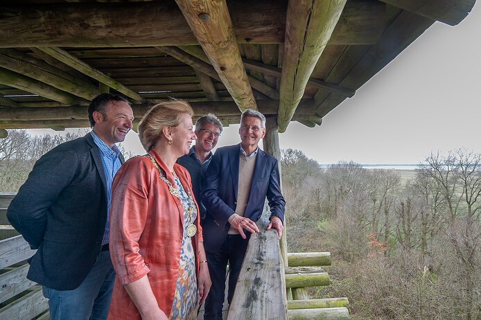 Nieuwe stuw in Markiezaatsmeer moet voorkomen dat kuikens verdrinken ...