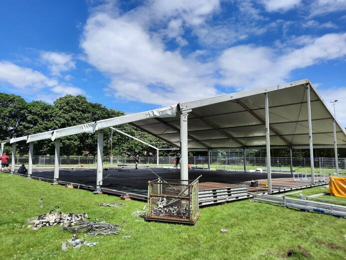 Neerlandia viert 90-jarig bestaan met Roelof Luinge, Andy van der ...