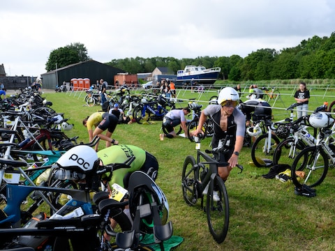 Historische triatlon Oud Gastel viert haar veertigste editie: ‘Voelde ...