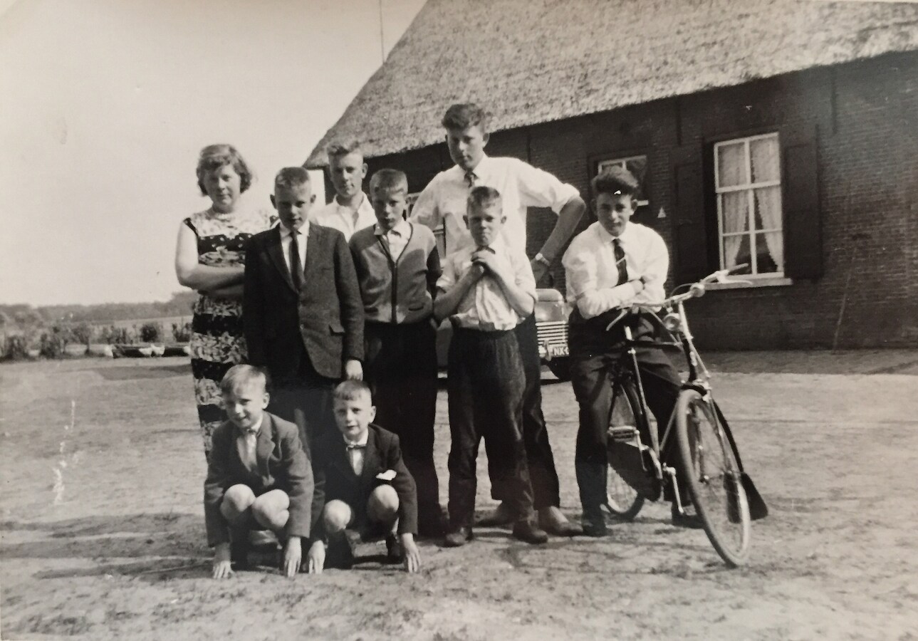 Negen kinderen Naalden raakten veel te vroeg wees | Foto | bndestem.nl