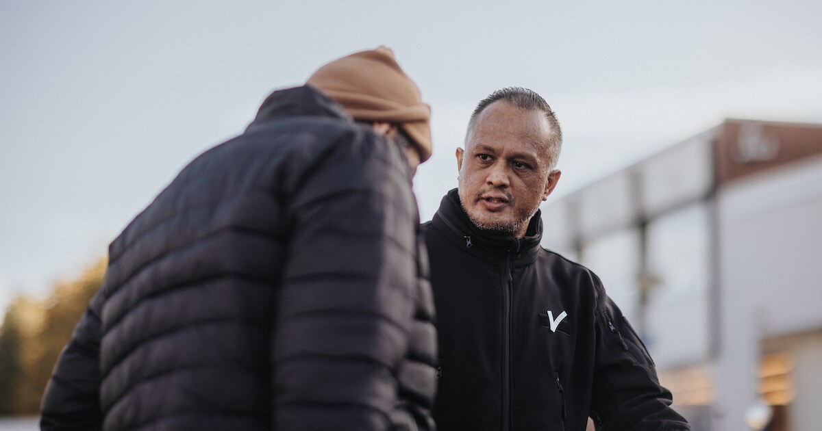 Overlast drugsverslaafden in Bergs winkelcentrum verleden tijd dankzij beveiliger Mervyn: ‘De ...