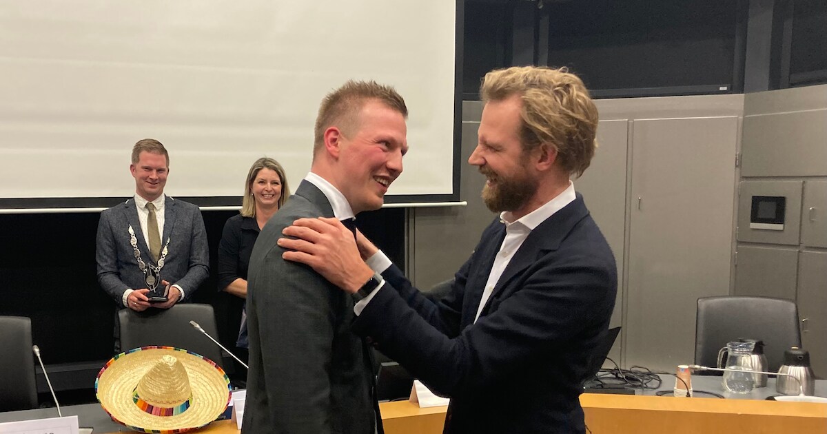 Minister Wiersma neemt een sombrero mee naar Made voor wethouder Simons ...