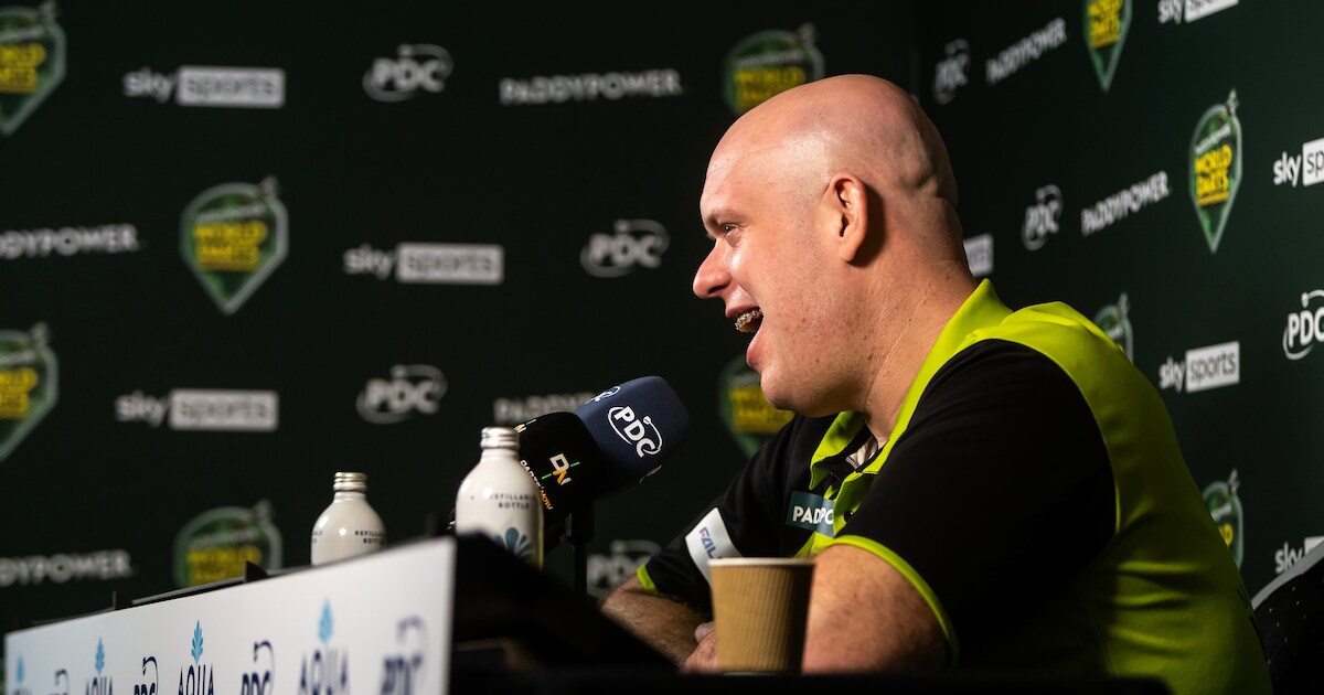 Michael van Gerwen neemt eerste horde op WK darts: ‘Kerst vieren? Nee ...