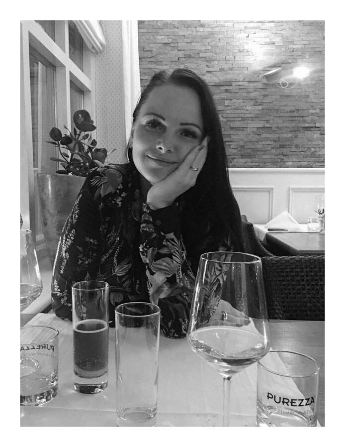 De man van Sandra (31) tatoeëert na haar dood de naam van hun dochter ...