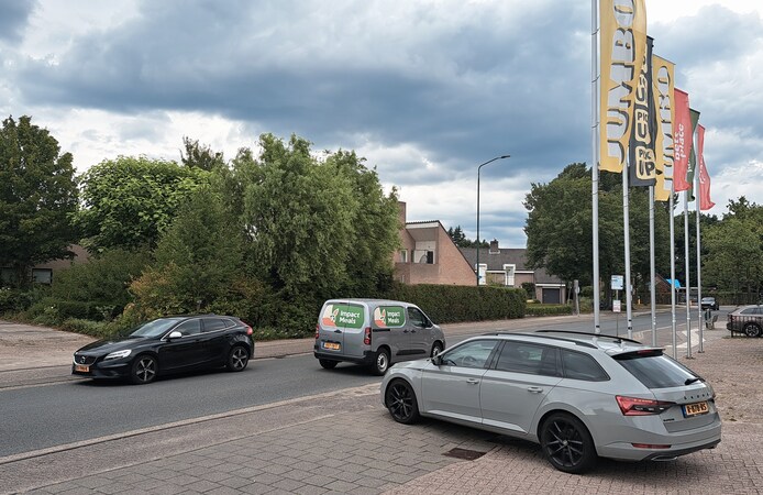 Breda denkt na over aanpak ‘onveilige’ Jumbo-inrit in Ulvenhout | Breda ...