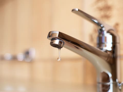 Groot deel Etten-Leur zit zonder water, Brabant Water zoekt met man en ...