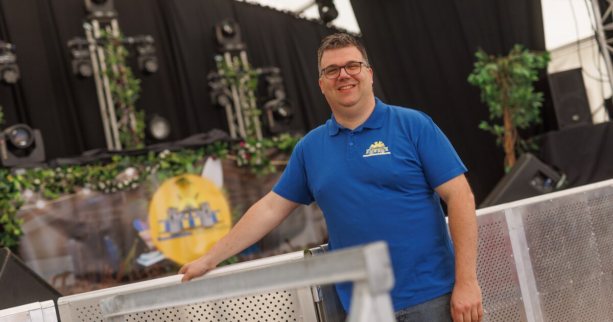 Dirk (38) is een van de onmisbare vrijwilligers voor de Midzomerfeesten ...