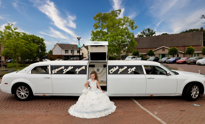 Bijzondere entree in Sint Willebrord: Lamborghini, McLaren en motorclub ...