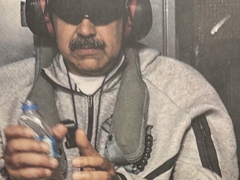 Trump deelt foto van Maduro aan boord van oorlogsschip | Buitenland ...