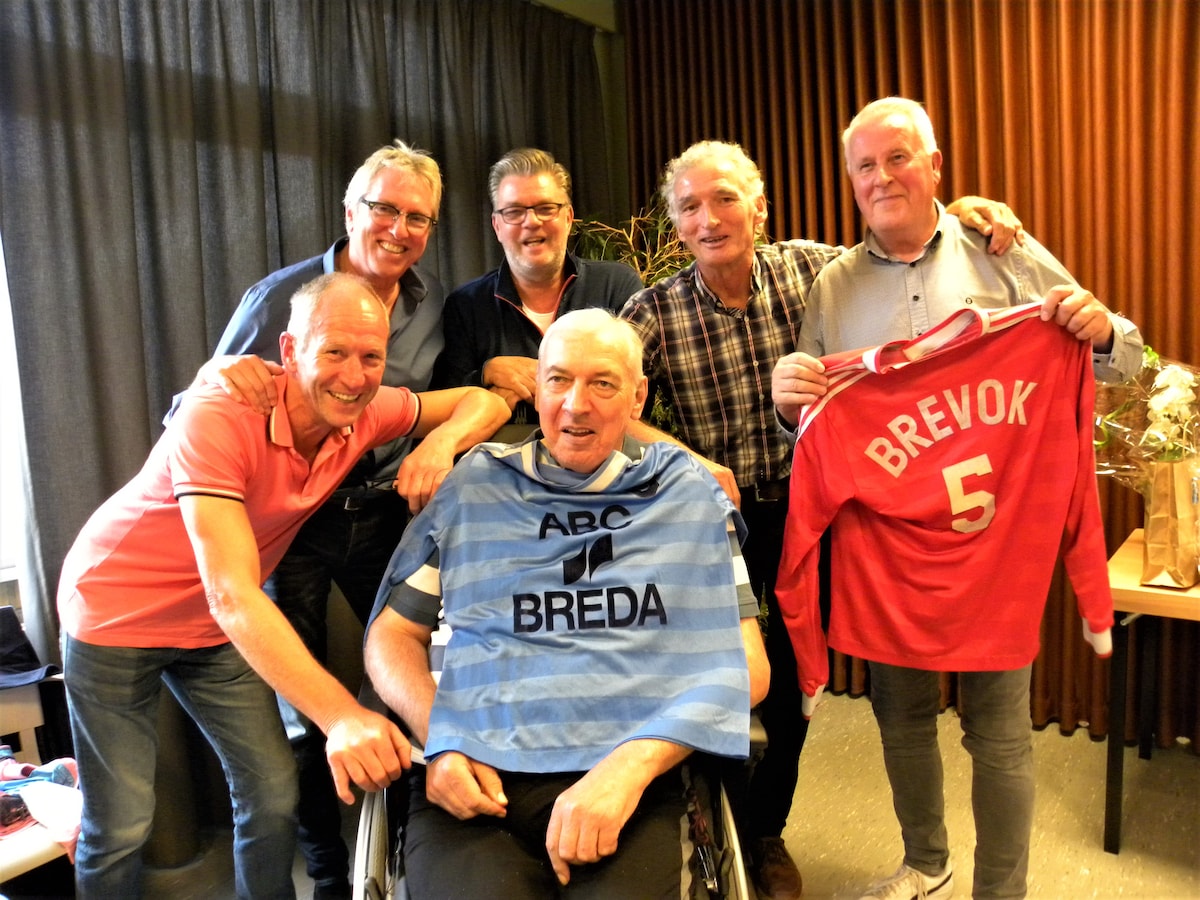 Willy Gommeren (1949-2020) stond bekend als de 'man met de hamer' in ...