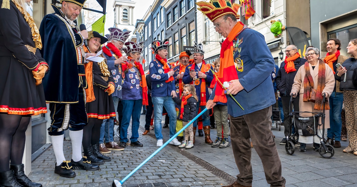 Traditie Kielegat in ere hersteld: prinsentegels in Ridderstraat nu ...