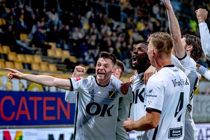 Promotieheld Janosek neemt afscheid bij NAC: dit waren zijn vier ...