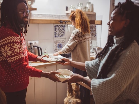 Hannekes neven deden de afwas na het kerstdiner, maar dat werd een dure ...