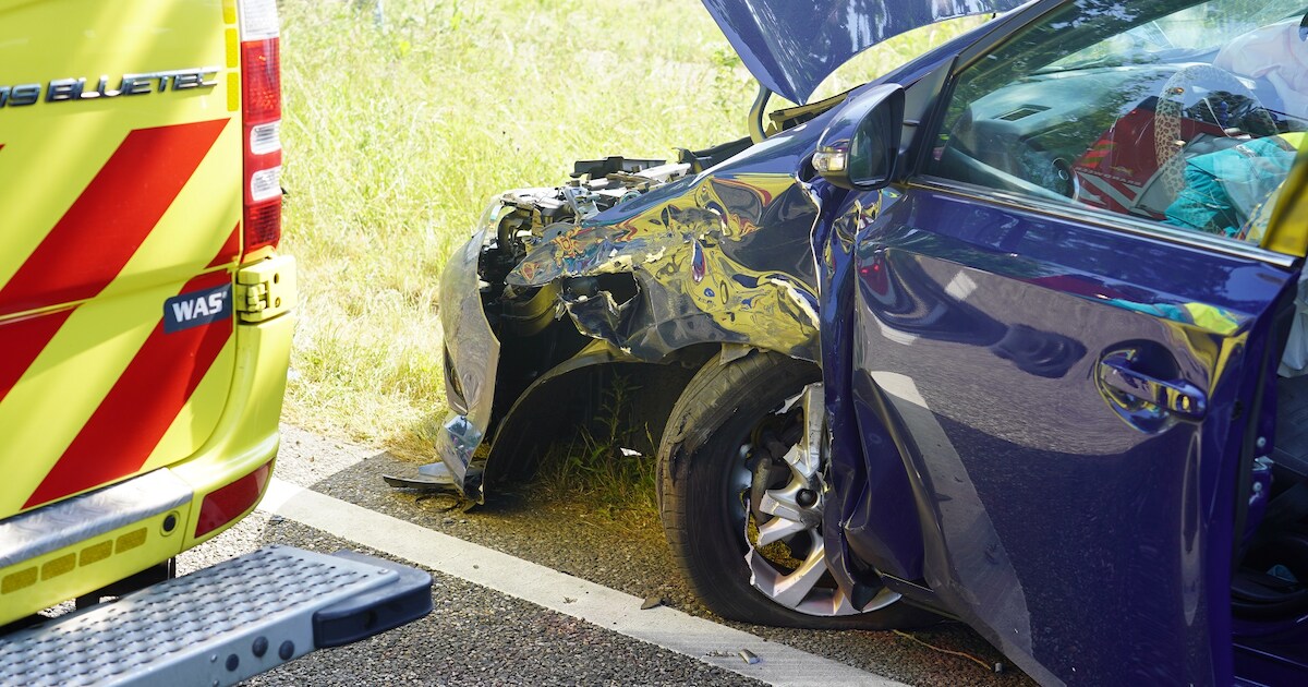 Twee auto’s betrokken bij botsing in Gilze, twee mensen gewond | Gilze ...
