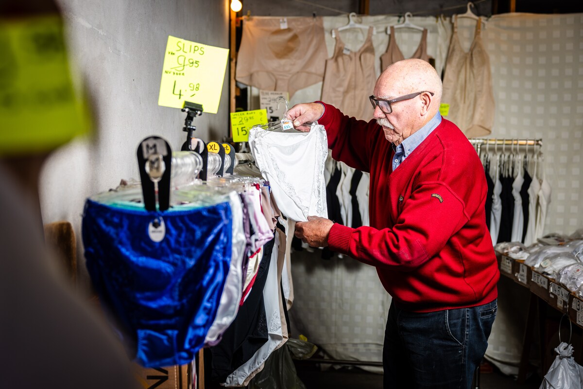 Ineens kon Dirk (83) zijn hand niet meer optillen, nu is hij na zestig jaar gestopt met de ...