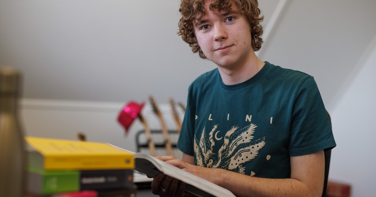 Tijn doet examens in zeven talen, zelfs in het Russisch: ‘Ik vind talen ...