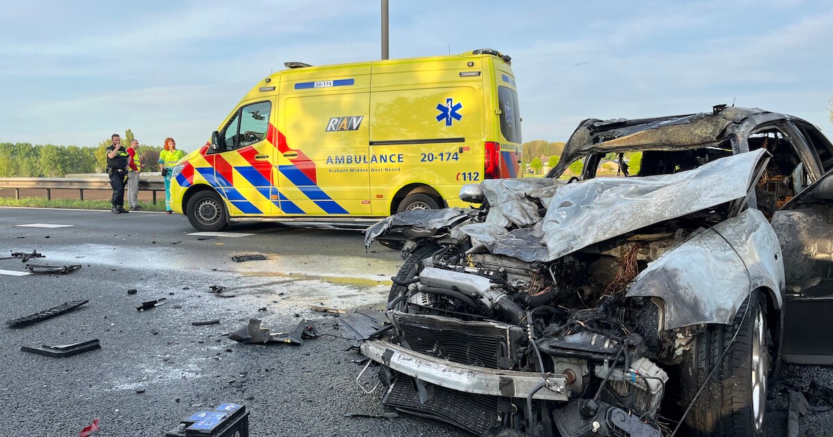 Auto crasht en vliegt in brand op A27 bij Oosterhout | Oosterhout | BN ...