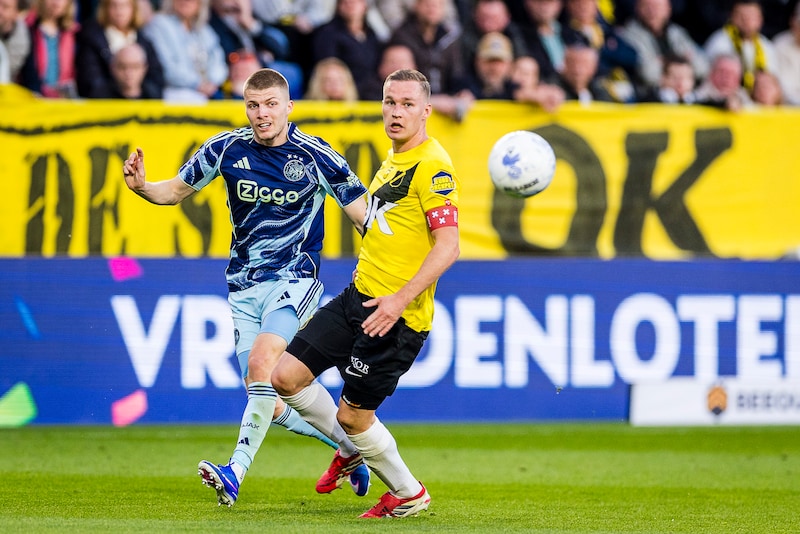 LIVE | Met een geweldige reflex houdt Ajax-doelman NAC van scoren: komt ...