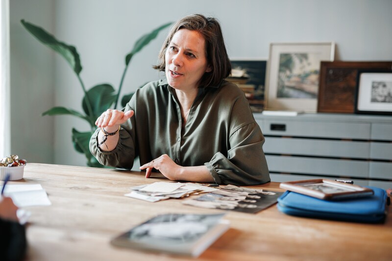 Olga Vrolijk legt geschiedenis Indische voormoeders vast, nu het nog ...