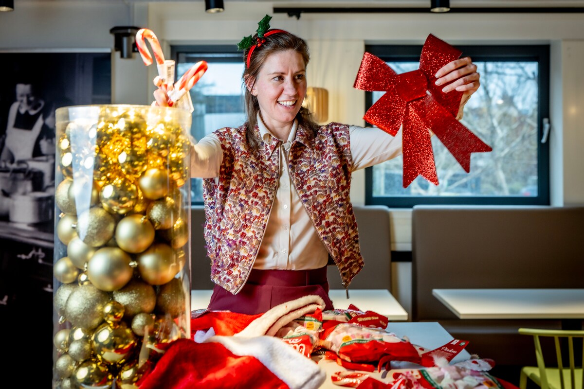 Stephanie-Joy maakt het leven wat mooier met 400 kerstpakketten voor mensen in armoede ...