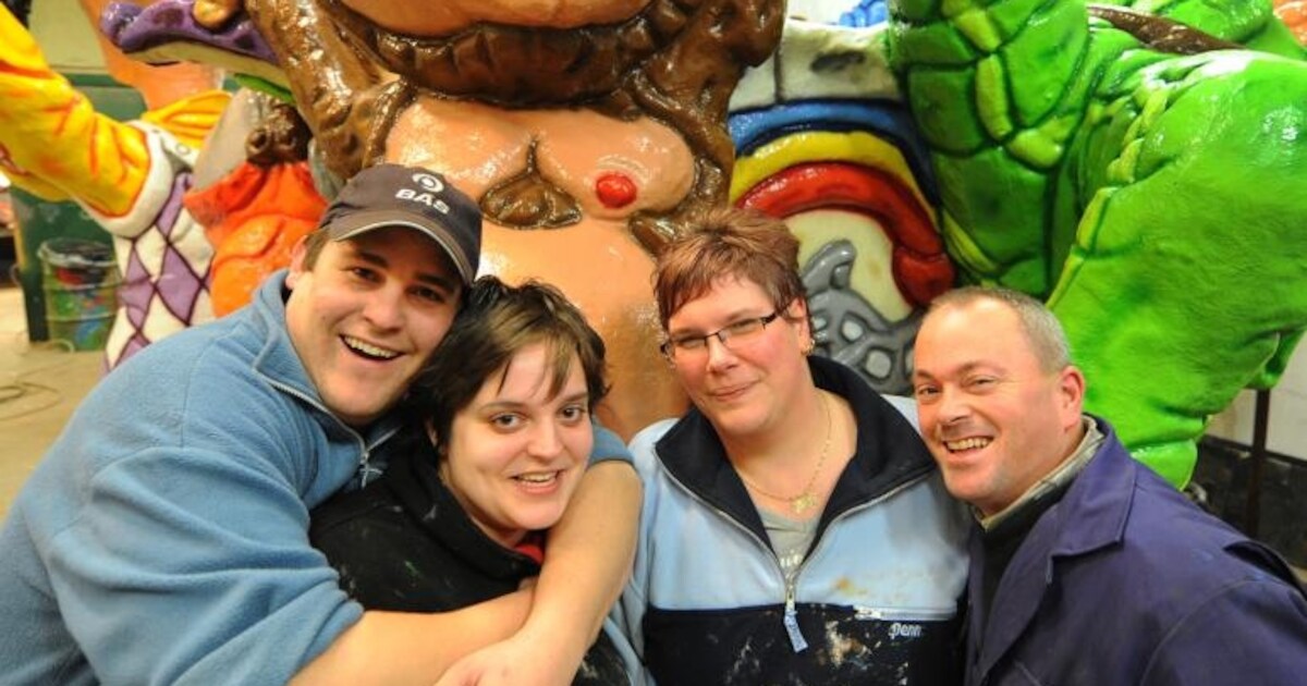 Jubilerende Boerkes bouwen voor acht stoeten | Moerdijk | BN DeStem.nl