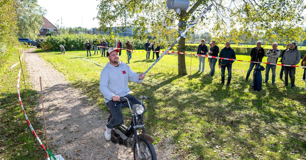 Brabantse kampioenschappen ringsteken op de brommer: ‘Mijn eerste keer ...