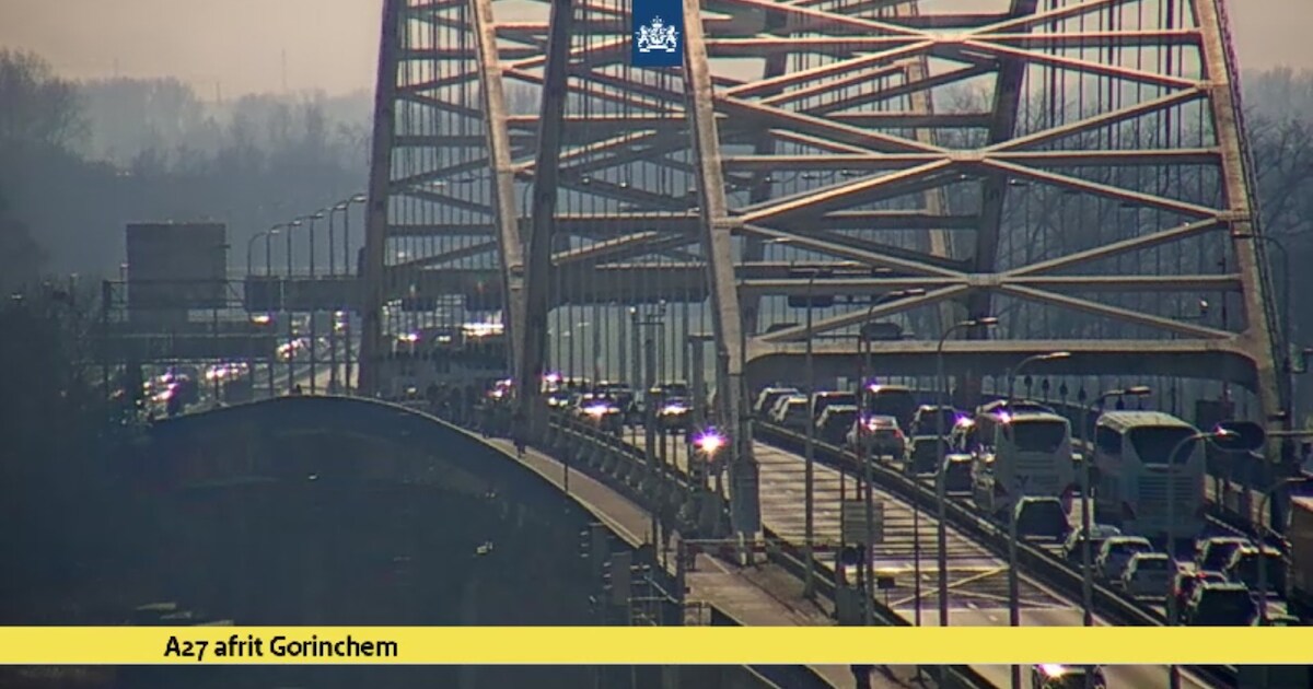 Vertraging na ongeval op A27 neemt af, rijstrook weer open | Altena ...