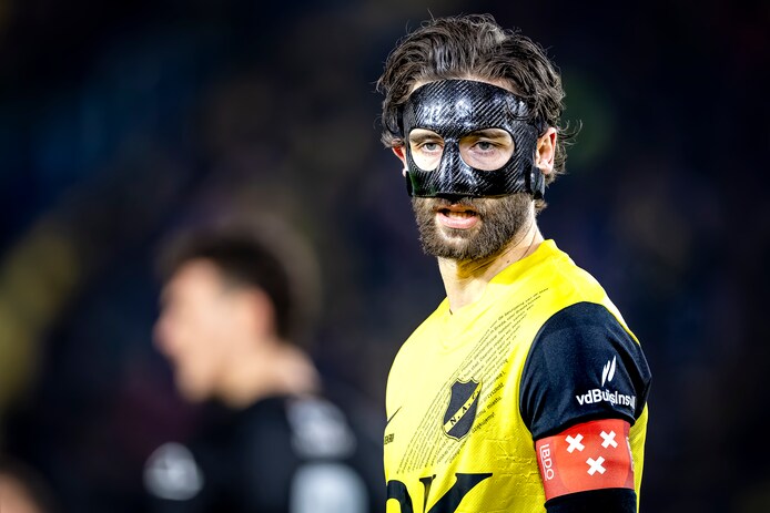 Captain Van den Bergh vertelt over zware reeks, contractbesprekingen en ...