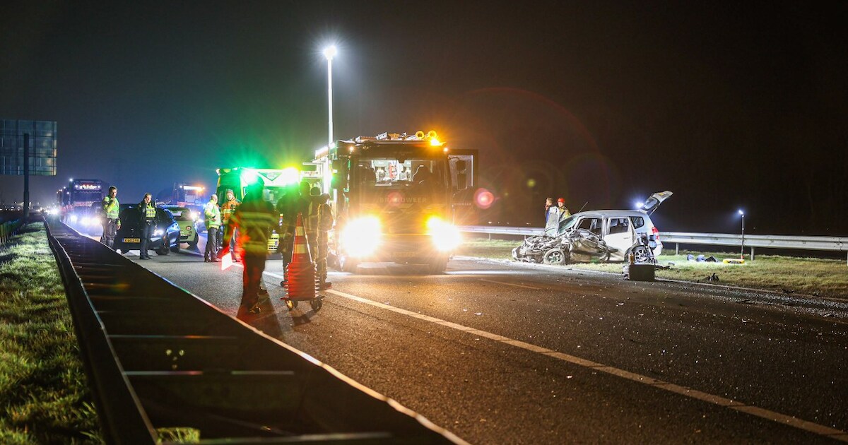 Ernstig ongeluk door spookrijder op A6, snelweg volledig afgesloten | Binnenland | bndestem.nl