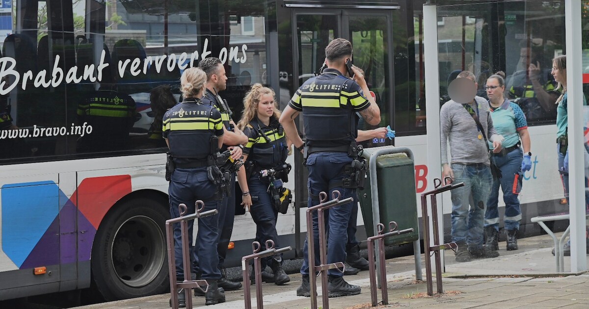 Man met steekwond wil meerijden met bus in Etten-Leur: chauffeur belt ...