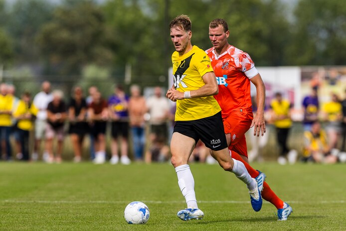 NAC-verdediger Mahmutovic vervangt én helpt goede vriend Greiml: ‘Nu ...