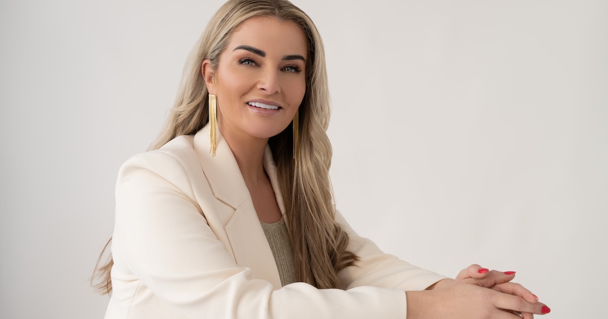 Presentatrice Emilie Sleven houdt zich niet in op Breda in Concert ...