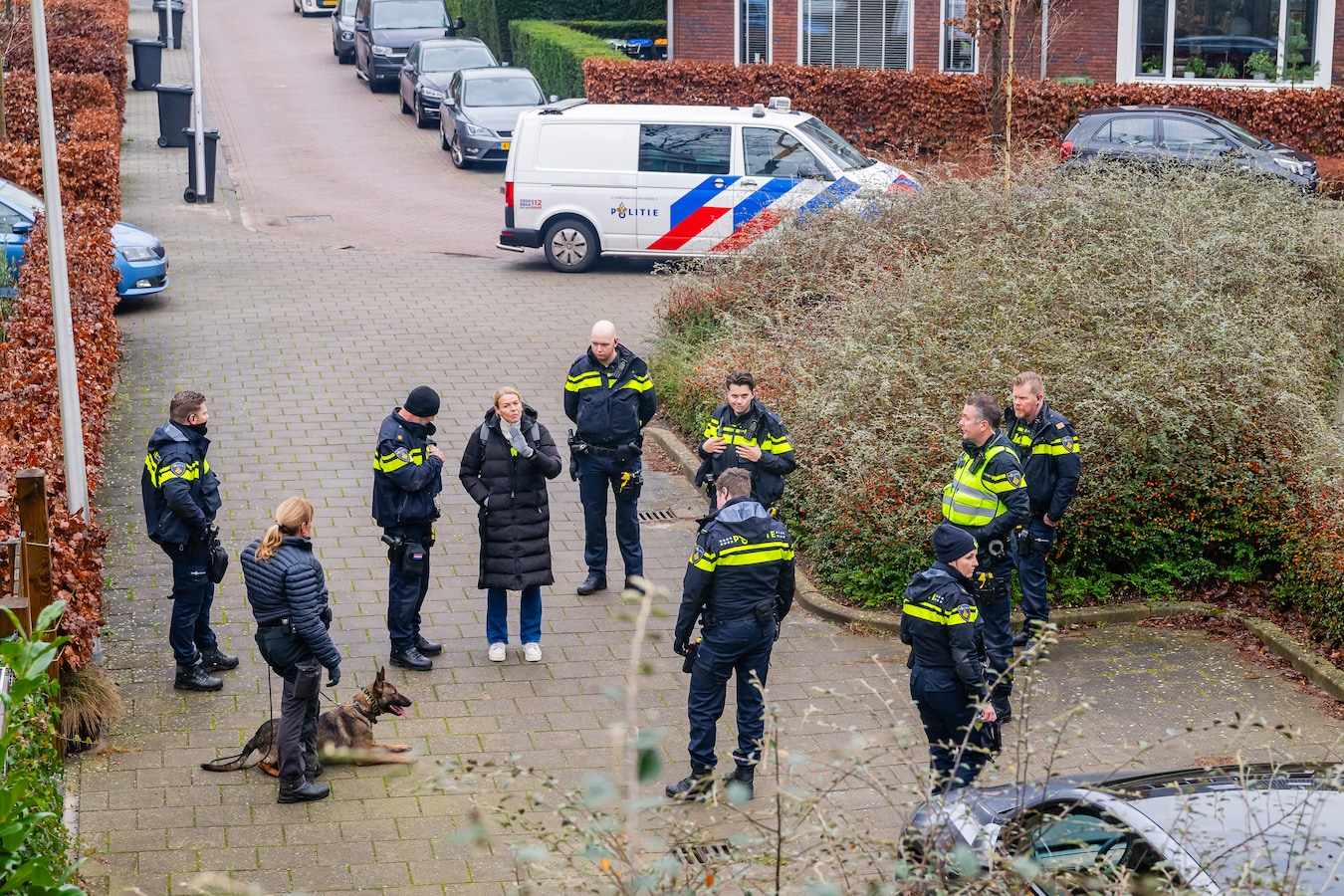 Man (27) die verdacht wordt van doodsteken vrouw (76) in Den Dolder viel eerder mensen op straat ...