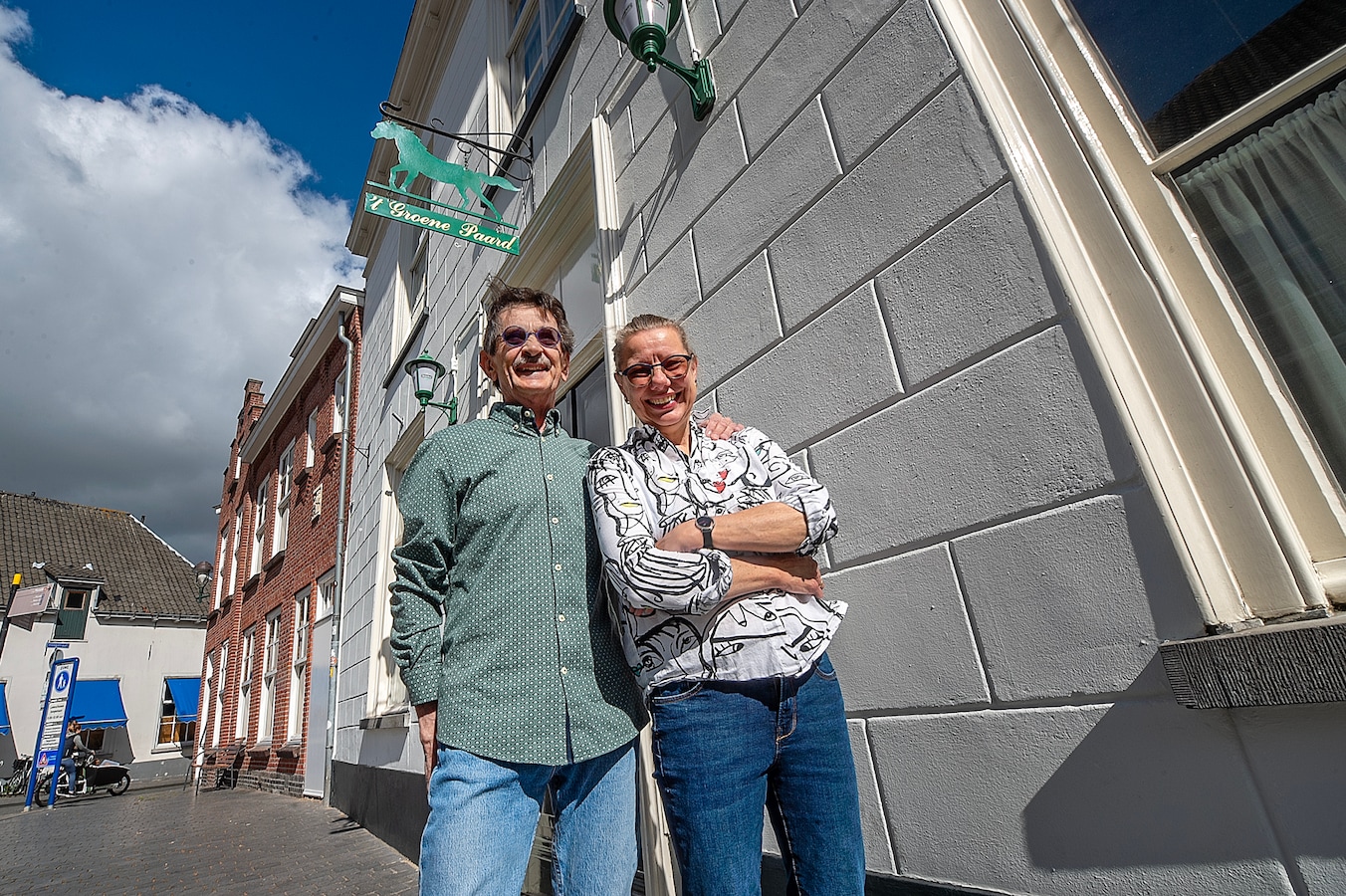 Bruine kroeg te koop in centrum Bergen op Zoom: René (72) en Norma (59 ...